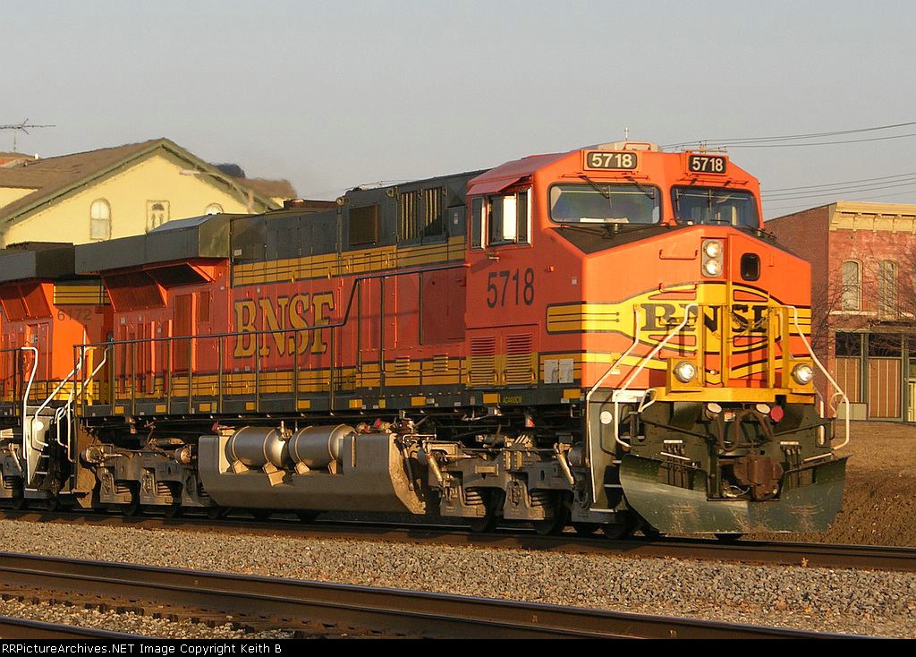 BNSF 5718
